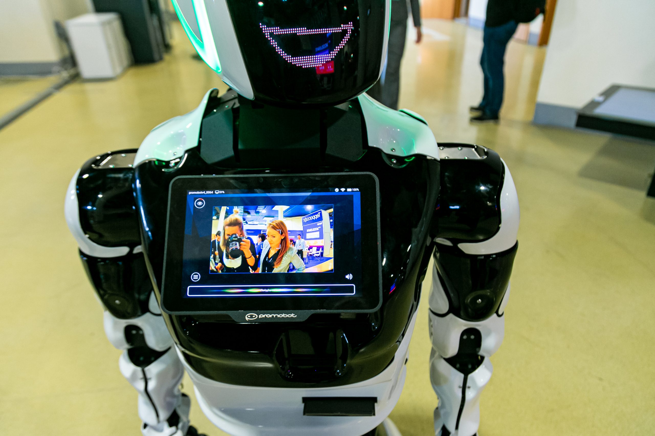 Promobot-консультант работает в Бразилии | PROMOBOT